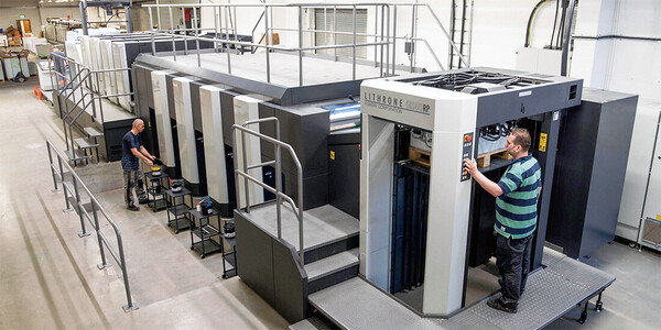 Speeding up trade with four-over-four reverse printing | ON PRESS